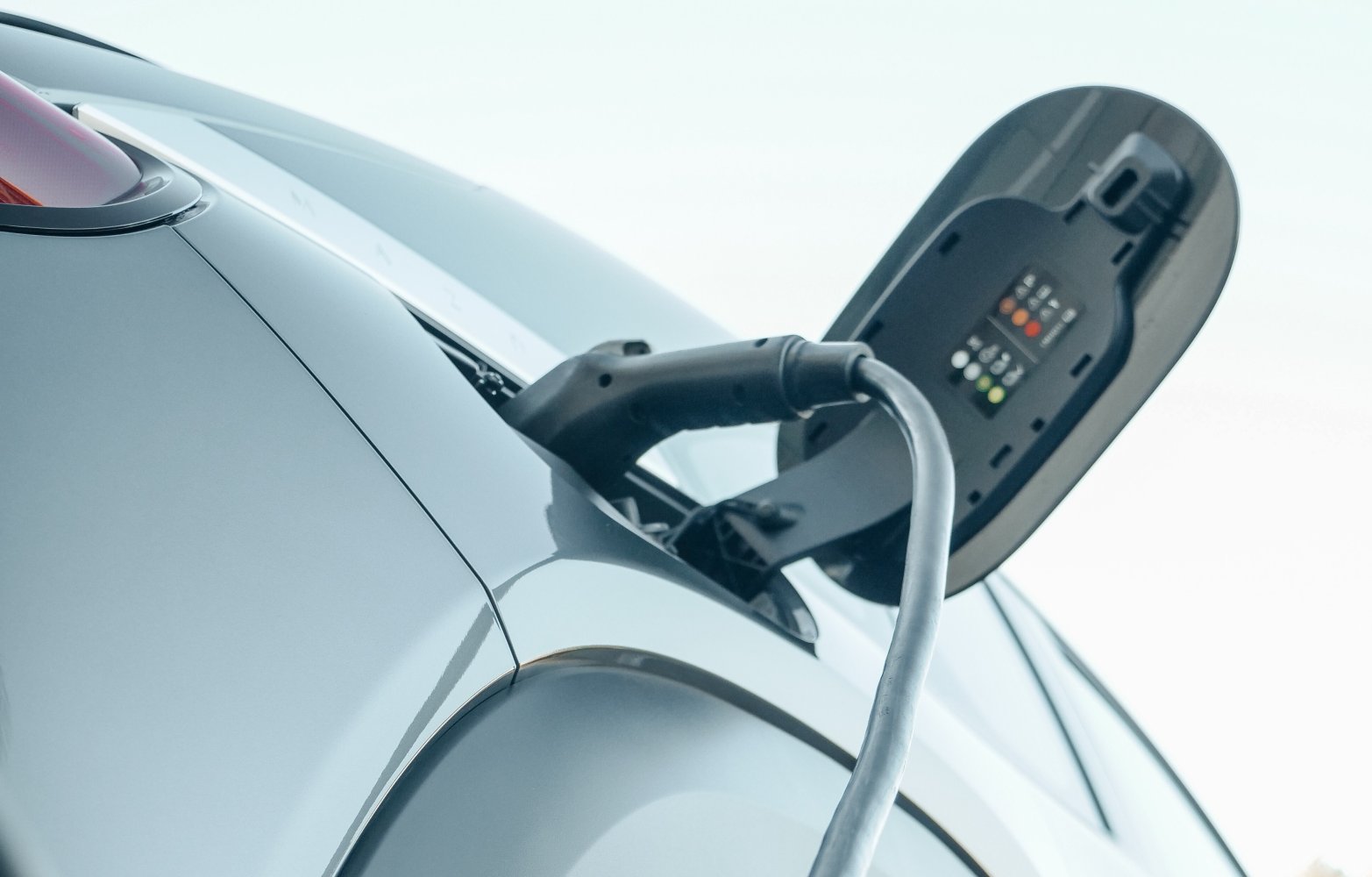 Nye regler for lading av el- og hybridbiler